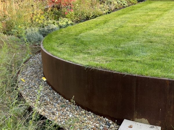 Curved Retaining Wall - LuxUnique